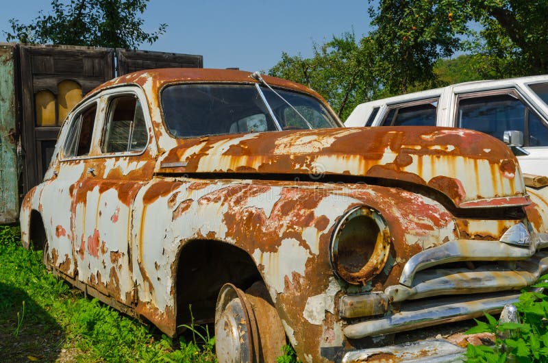 Altes rostiges Auto redaktionelles stockbild. Bild von leerer - 59808474