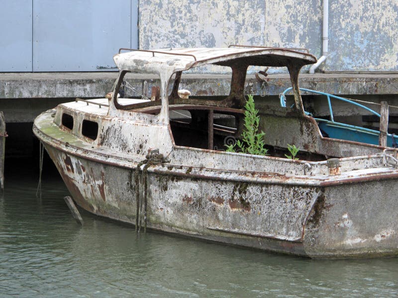 Altes rostiges Boot stockbild. Bild von rostiges, altes - 92853673