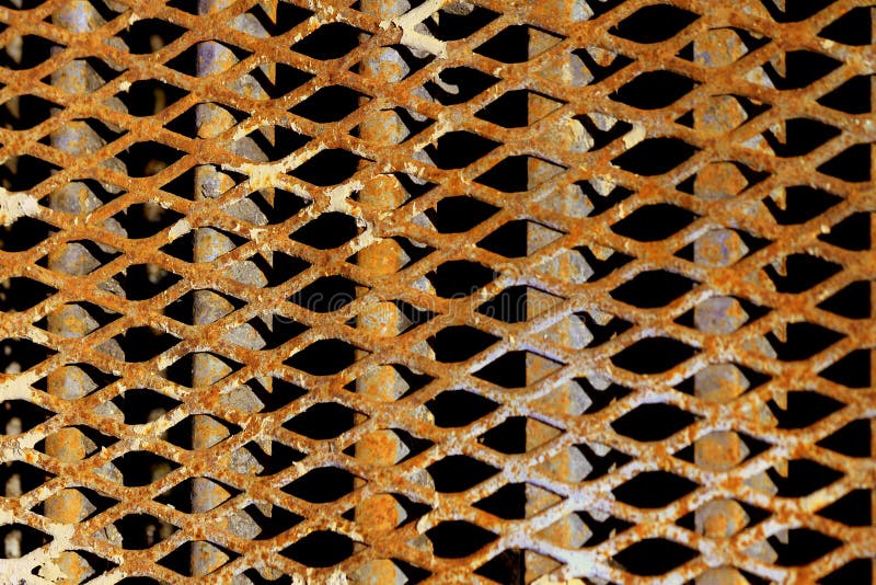 Verrostetes Metallgitter stockfoto. Bild von bergbau - 12675738