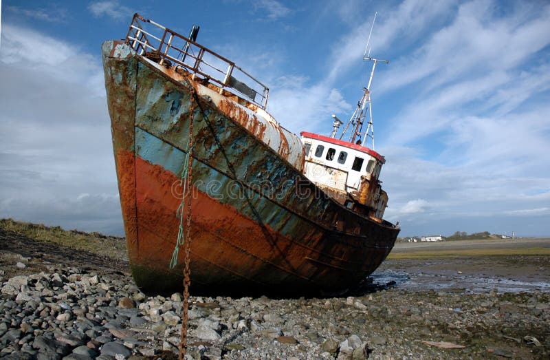 Rostiges Verlassenes Schiff Stockfoto - Bild von verrosten, kette: 33107758