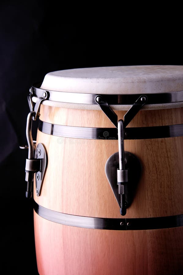 Braunes Und Rotes Conga-Trommel Auf Gold Stockfoto - Bild von kuba ...