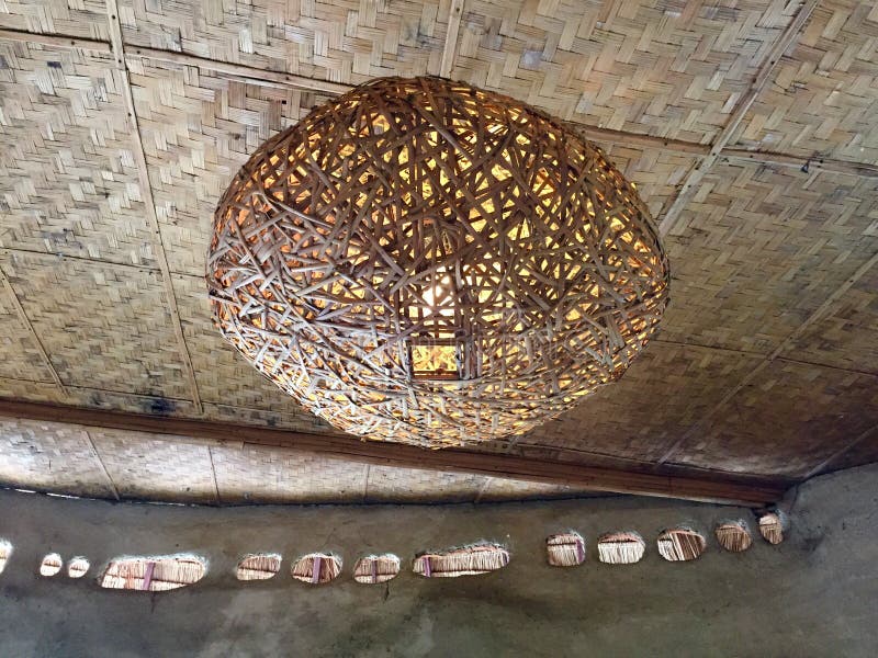 Rotanlamp Op Rieten Plafond Stock Foto - Image of verlichting, rotan ...