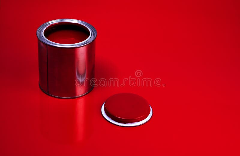 Rote Lack-Dose stockbild. Bild von dose, schutzkappe, decklack - 2062645
