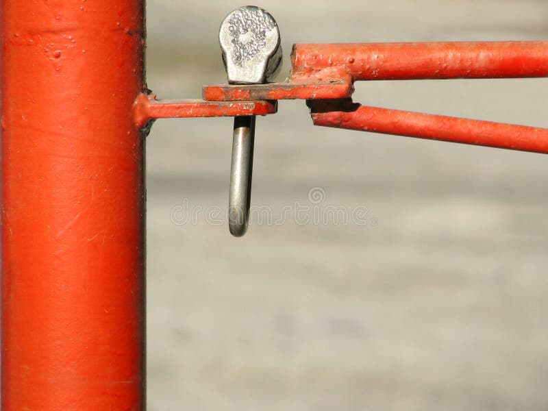 Eine Sperre Außer Durchgang Auf Einer Straße in Einem Winterwald ...