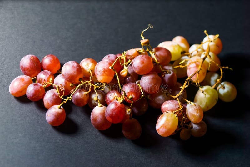 Rote Traube stockbild. Bild von organisch, frisch, gruppe - 37651881