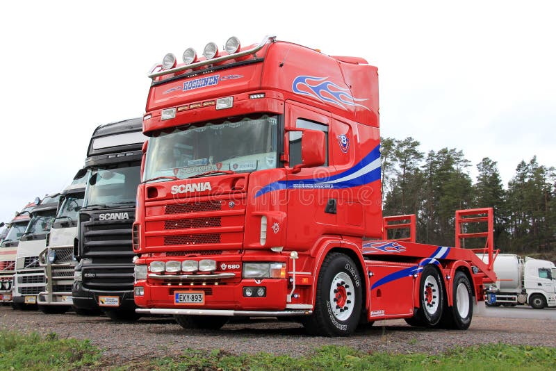 Roter Scania-LKW-Traktor redaktionelles foto. Bild von bunt - 35169641