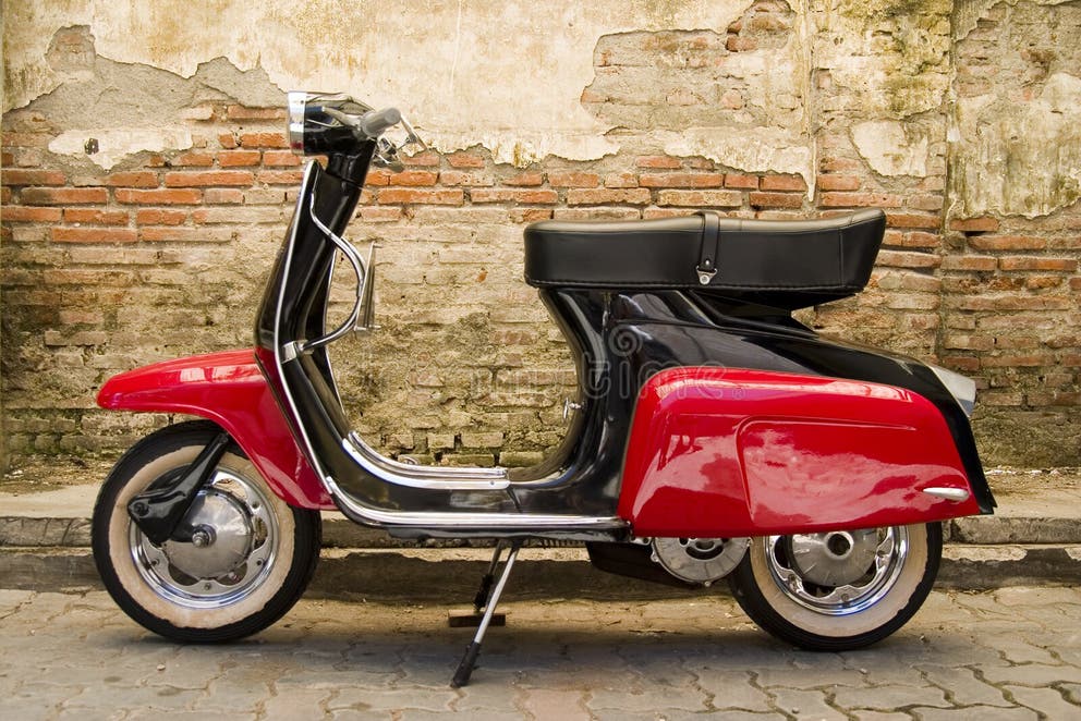 Roter schwarzer Roller stockbild. Bild von flippig, moped - 2583169