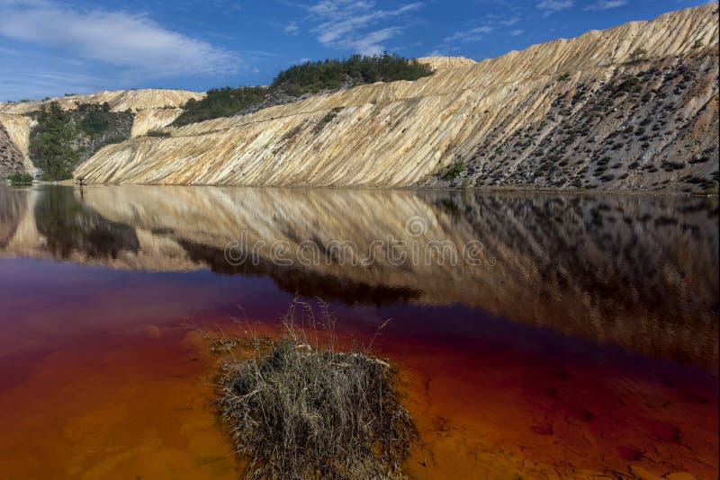 Roter See 05 stockfoto. Bild von aufschüttungen, serbien - 61392078