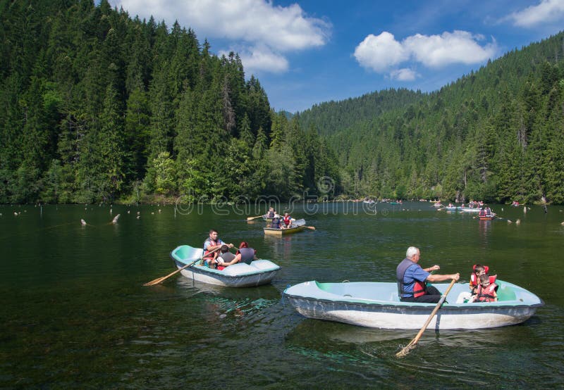 Lacul Rosu Der Rote See, Ost-Karpaten Stockfoto - Bild von hügel, baum ...