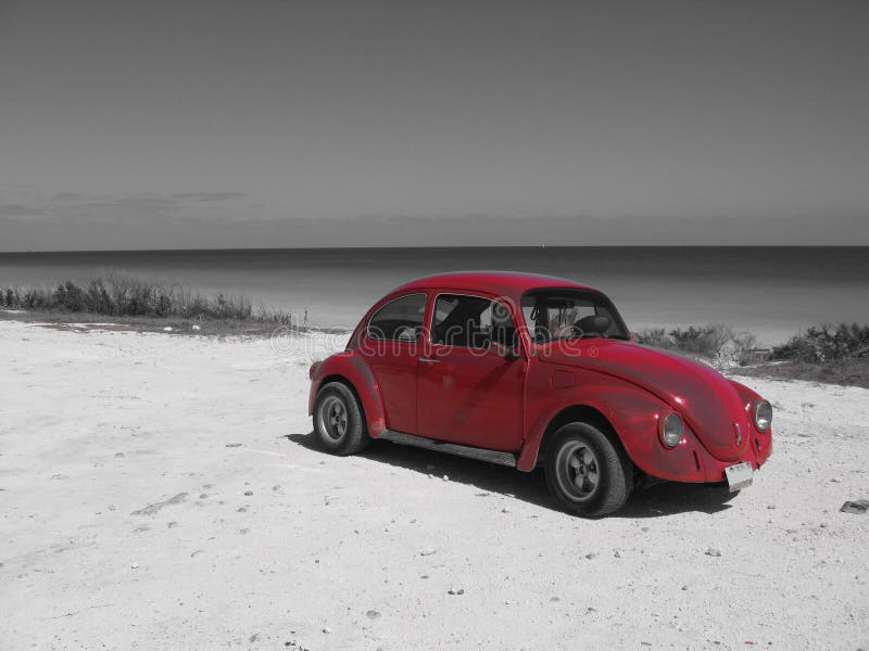 Rotes Auto Auf Schwarzer U. Weißer Landschaft Stockfoto - Bild von ruhe ...