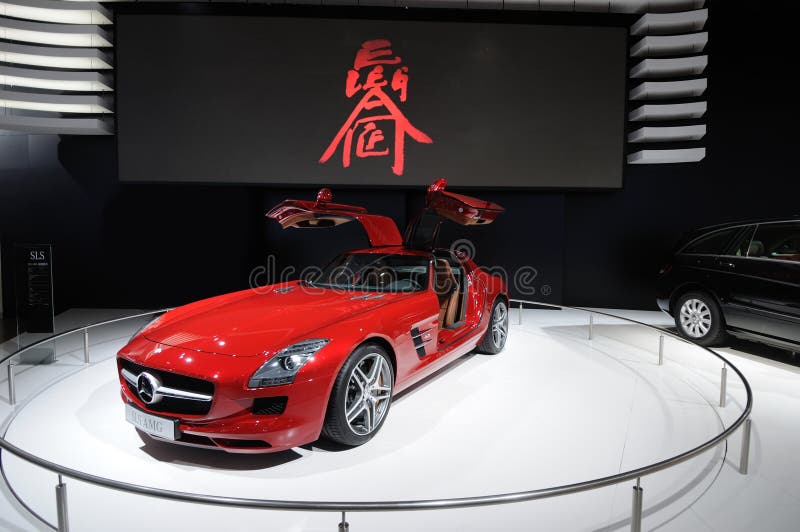 Rotes Auto MERCEDES-BENZSLS AMG Redaktionelles Stockfoto - Bild von ...