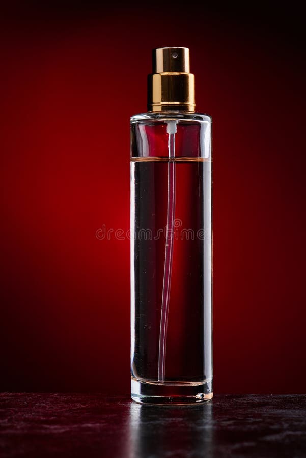 Rotes Parfum Stockfotos und Bilder - Laden Sie 95 lizenzfreie Fotos ...