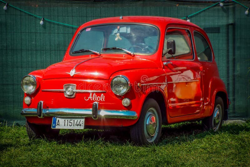 Rotes Italienisches Altes Auto Redaktionelles Stockfotografie - Bild ...
