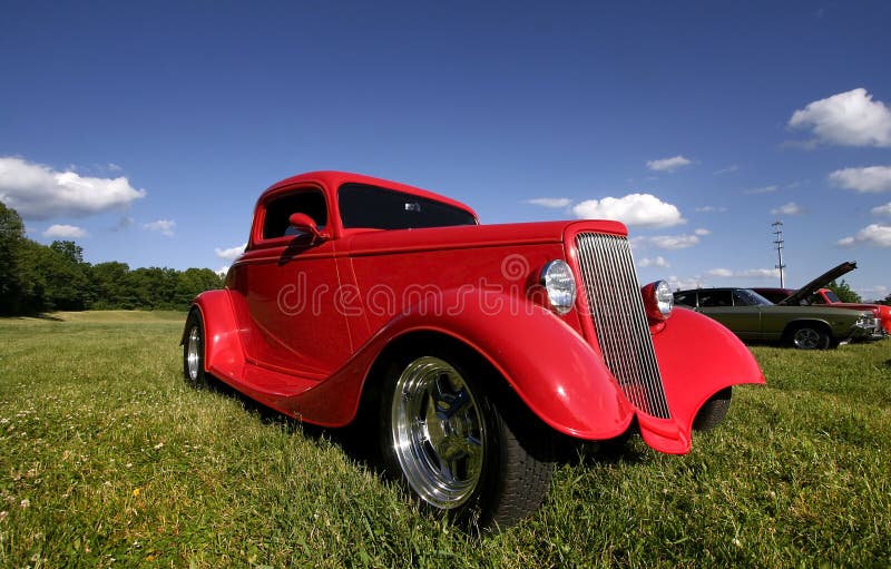 Aus alter Zeit rotes Auto stockbild. Bild von klassisch - 4465685