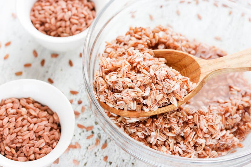 Roter Reis Matta (Devzira) stockfoto. Bild von saatgut - 72458780