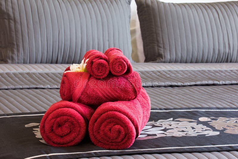 Rotes Tuch Stock-Fotos - Laden Sie 7,254 Royalty-Free Fotos herunter