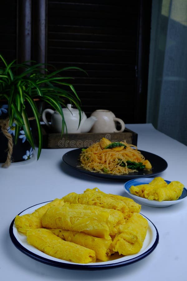 Roti Jala Y Pollo Curry Comida Tradicional Malaya Foto de archivo ...