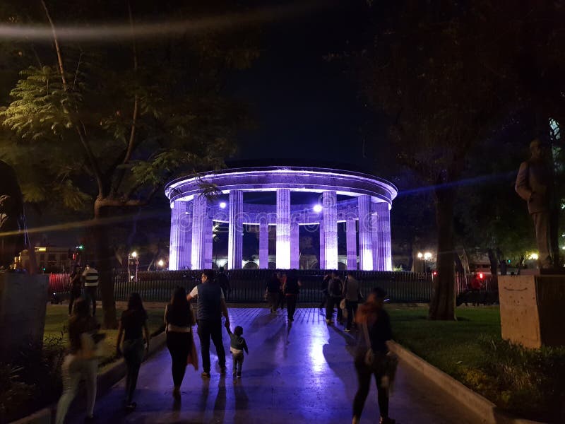 Rotonda редакционное фото. изображение насчитывающей пурпурово - 111099681