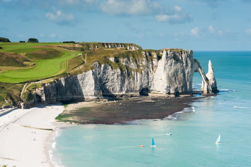Rotsachtig Strand in Normandië, Frankrijk Stock Foto - Image of strand ...