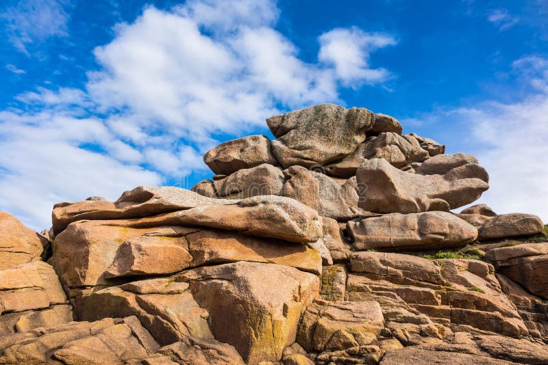 Rotsen Op Kust Van Het Graniet Van Bretagne De Roze in Frankrijk Stock ...