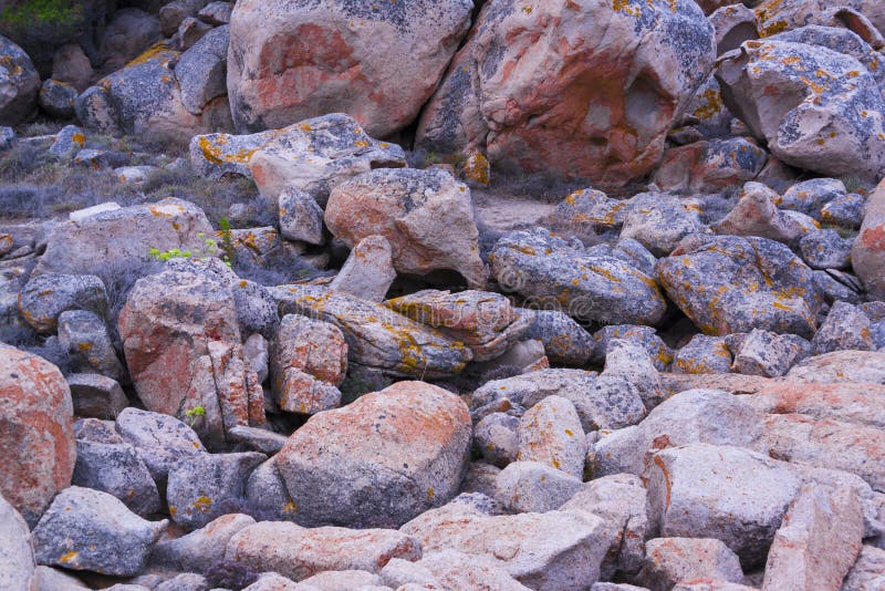 Grote Stapel Van Rotsen En Keien Stock Afbeelding - Afbeelding ...