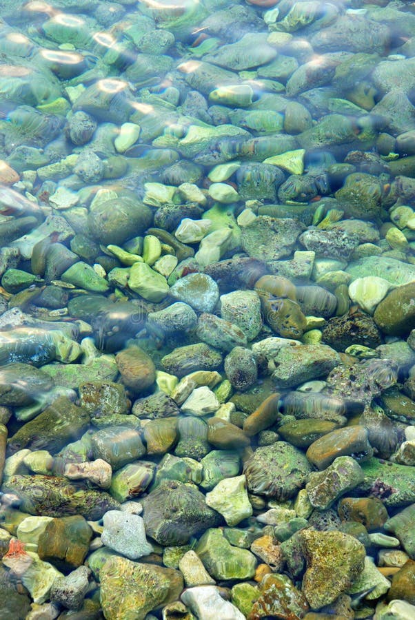 Rotsen en water stock foto. Image of muskus, milieu, tafereel - 18085758