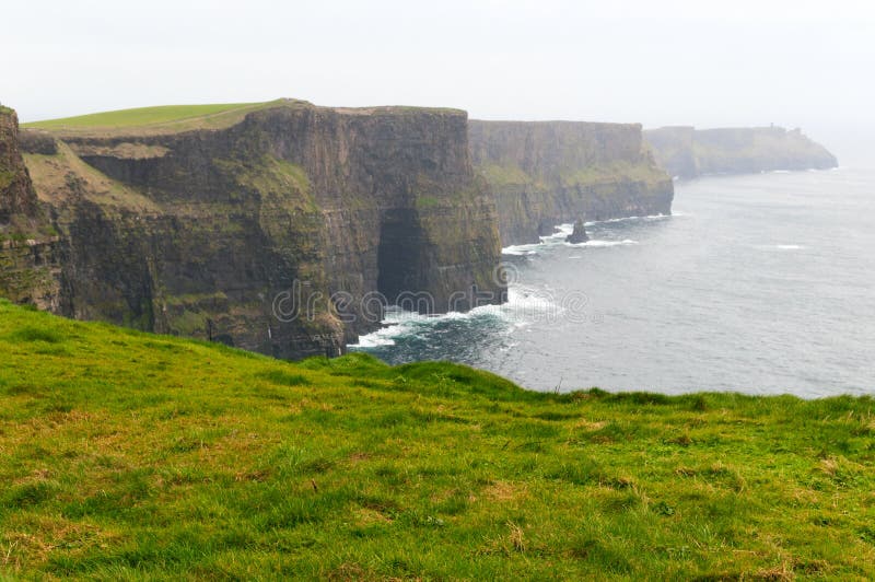 Rotsen van Moher, Ierland stock foto. Image of stormachtig - 30663704