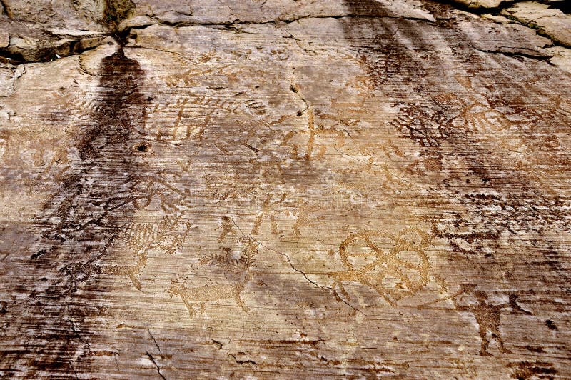Rotstekeningen in Valcamonica - Panorama Stock Afbeelding - Image of ...