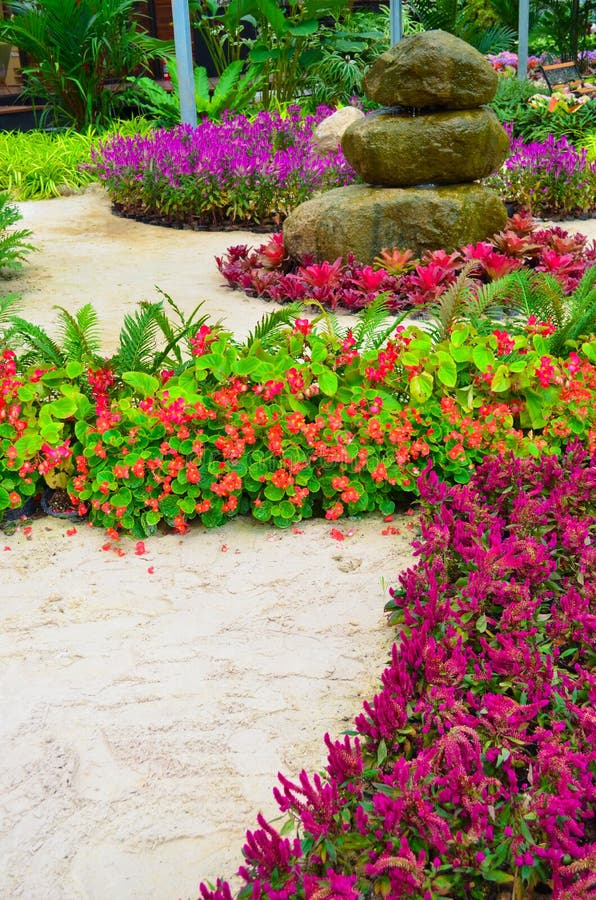 Rotstuin stock foto. Image of idee, tuinieren, steen - 26118574