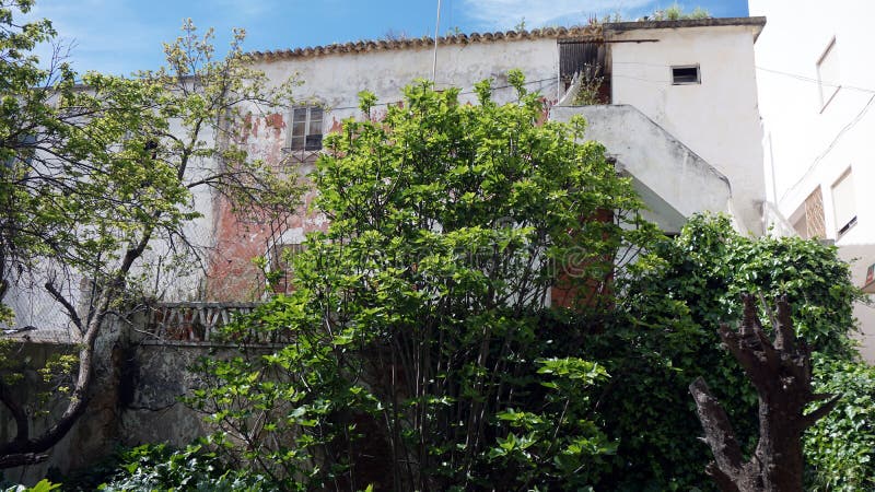 Rotten building in desert stock image. Image of house - 16485857