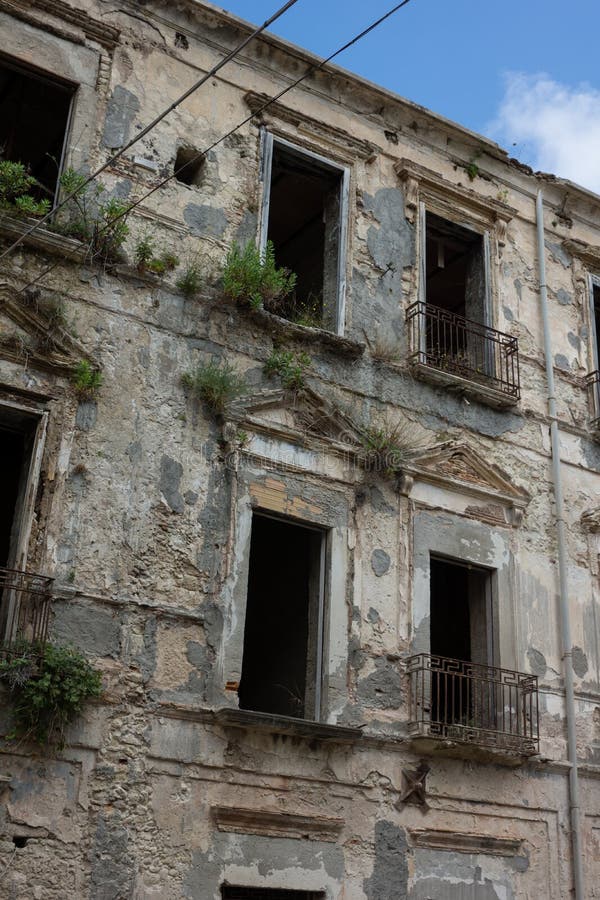 Rotten building stock photo. Image of destroyed, charme - 73071176