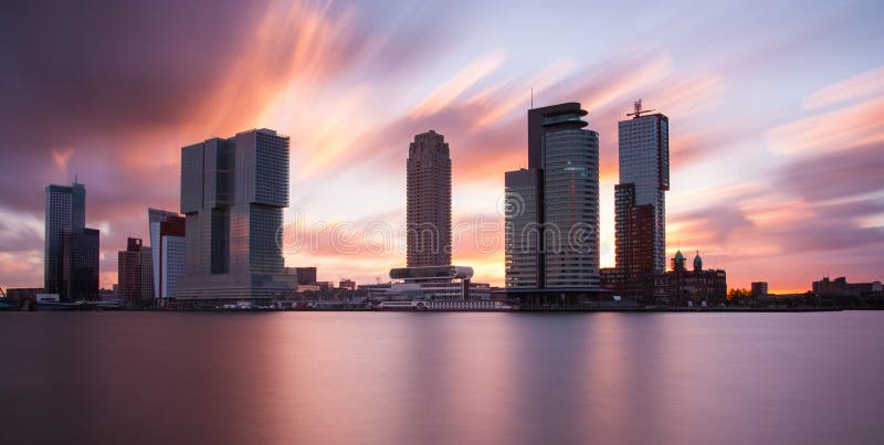 Rotterdam-Skyline Bei Sonnenaufgang Stockfoto - Bild von tourismus ...