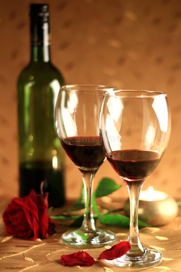 Rotwein 1 stockfoto. Bild von korken, kerze, flammen - 18053800