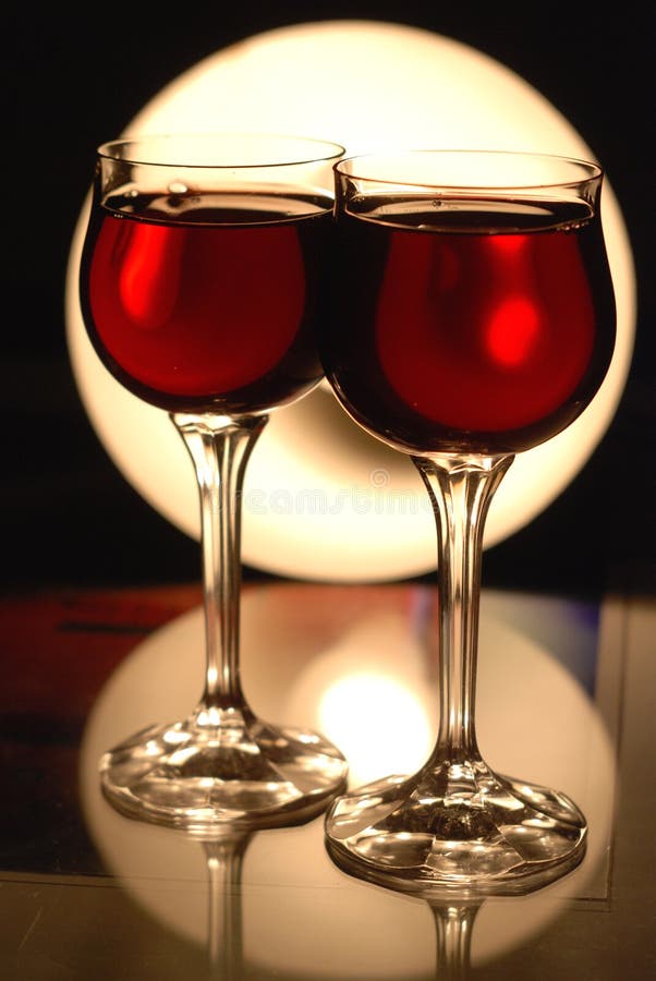 Rotwein stockfoto. Bild von wein, feier, alkohol, datum - 12114414