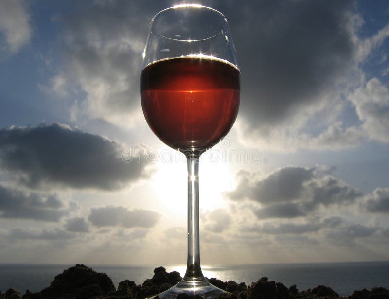 Rotwein stockbild. Bild von leer, partei, wein, voll, sonnenuntergang ...