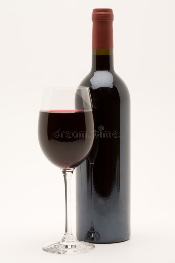 Rotwein In Einer Flasche Und In Einem Weinglas Stockbild - Bild von ...