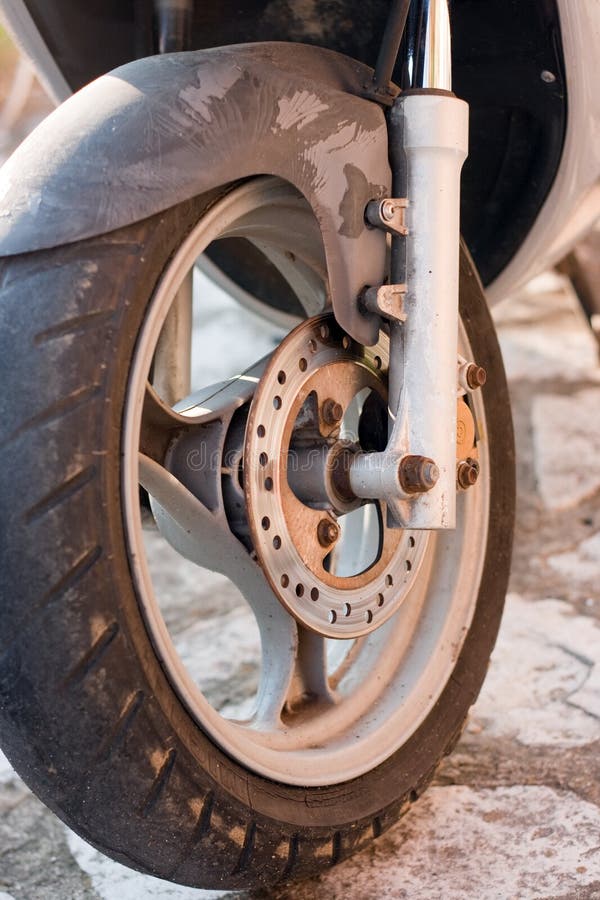 Roue de la moto photo stock. Image du transport, pneus - 16724848