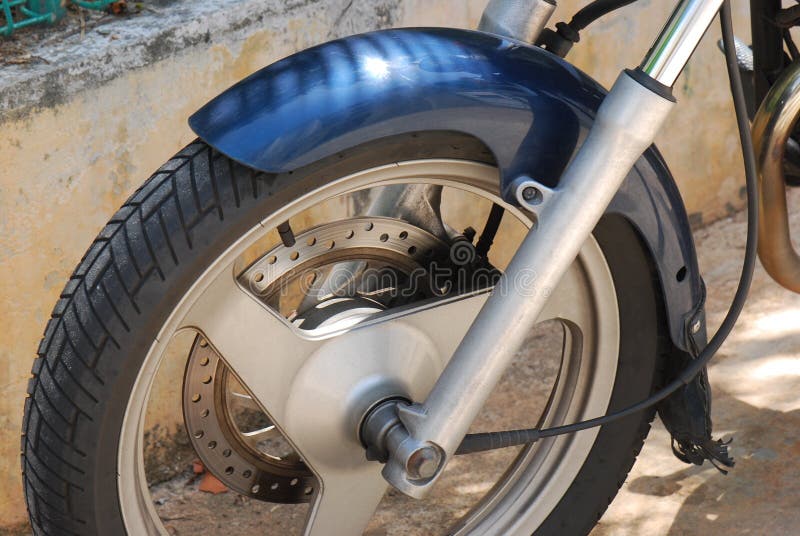 Roue de moto photo stock. Image of caoutchouc, diesel - 33501622