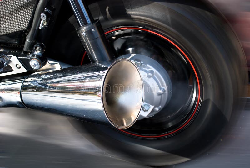 Roue de moto image stock. Image of lifestyles, personne - 8725573