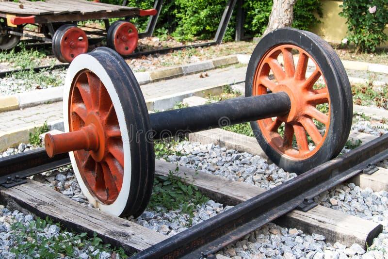 Roue De Train Sur Le Chemin De Fer Photo stock - Image du exposition ...