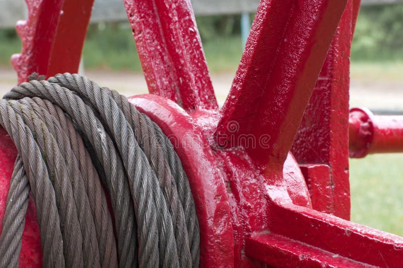 Roue rouge photo stock. Image du roulement, acier, transport - 14935666