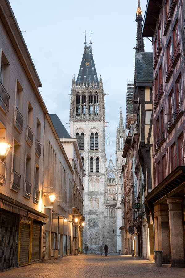 Rouen-Skyline stockbild. Bild von berühmt, architektur - 72507221