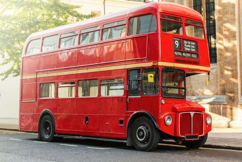 Double Decker Bus Rouge Au Coeur De Londres. Pont De Westminster Image ...