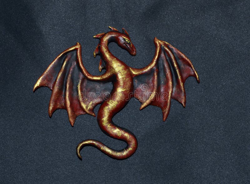 Ailes de dragon image stock. Image du rouge, mouche, fantastique - 74291559