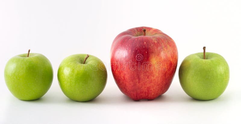 Rouge Trois Du Vert Un De Pommes Image stock - Image du groupe ...