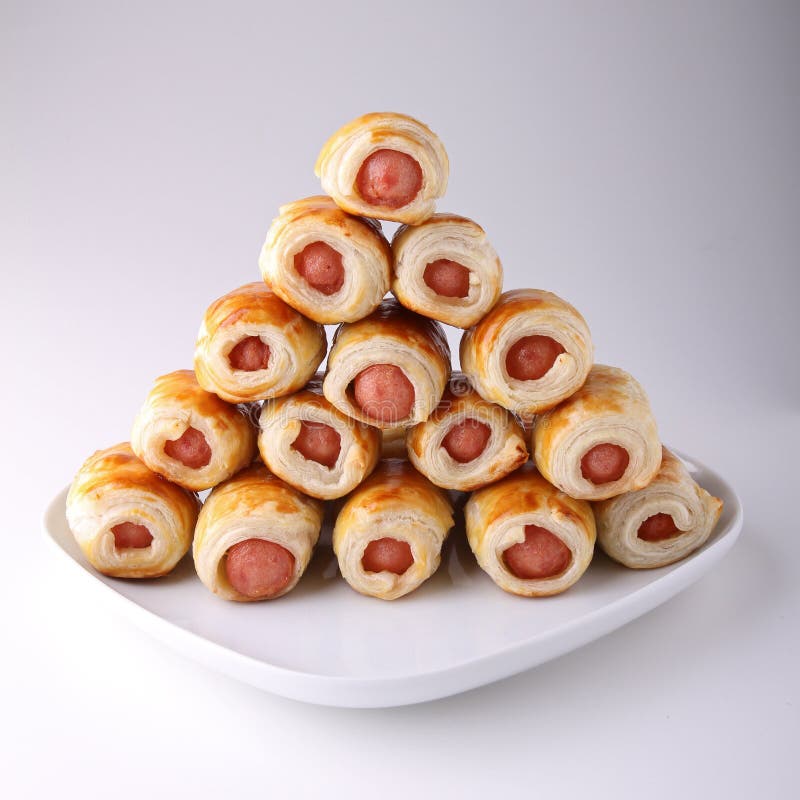 Roulis de saucisse image stock. Image du personne, mangez - 23689821