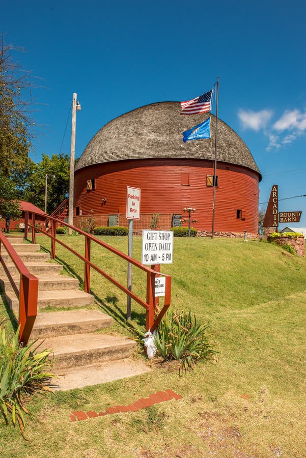 The Round Barn on Historic Route 66 Editorial Stock Image - Image of ...
