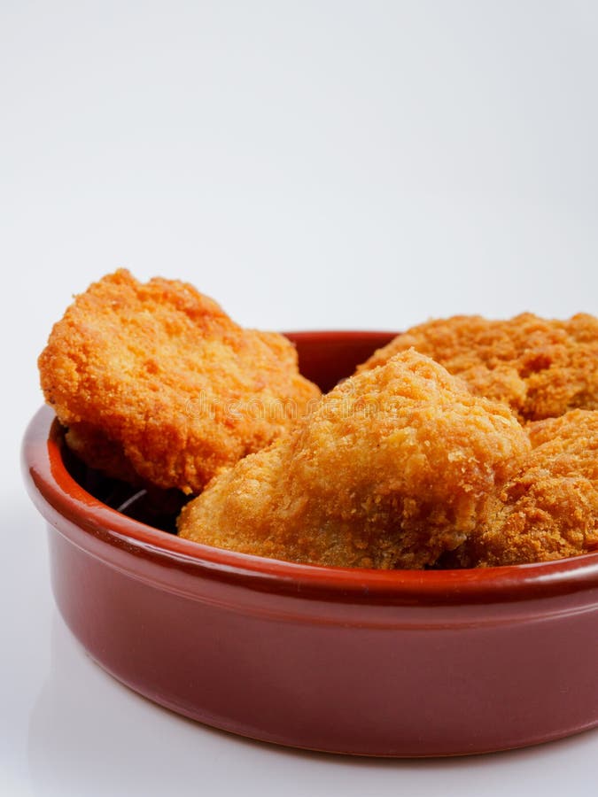 A Round Bowl of Crispy Fried Chicken Nuggets on a White Background ...