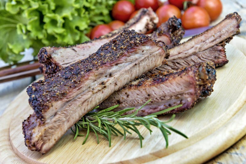 Round Chopping Board with Grilled Pork Ribs Stock Image - Image of ...