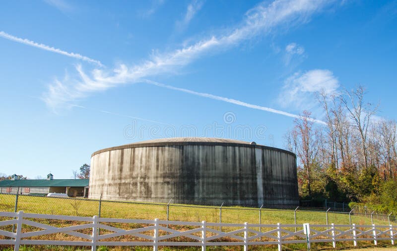 Round Concrete Water Tank stock image. Image of utilities - 29161147